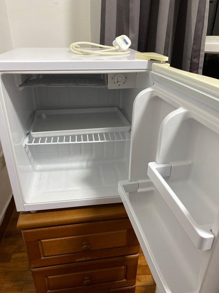 Akira Mini Fridge (47L), TV & Home Appliances, Kitchen Appliances ...