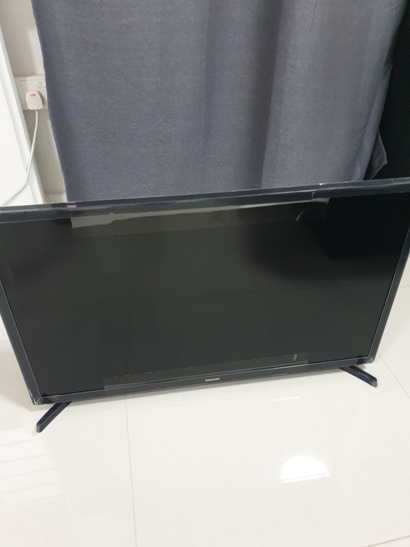 Very new 32 inch Samsung smart LED TV, TV & Home Appliances, TV & Entertainment, TV on Carousell