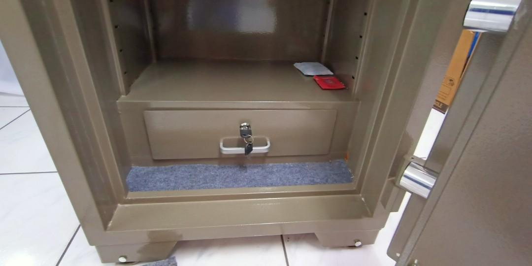 FIREPROOF VAULT ( F82 ) heavy duty VAULT, Furniture & Home Living, Home ...
