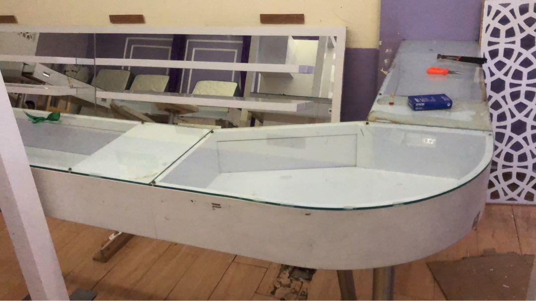 Rak kaca, meja receiption , display show case, Perabotan Rumah di Carousell