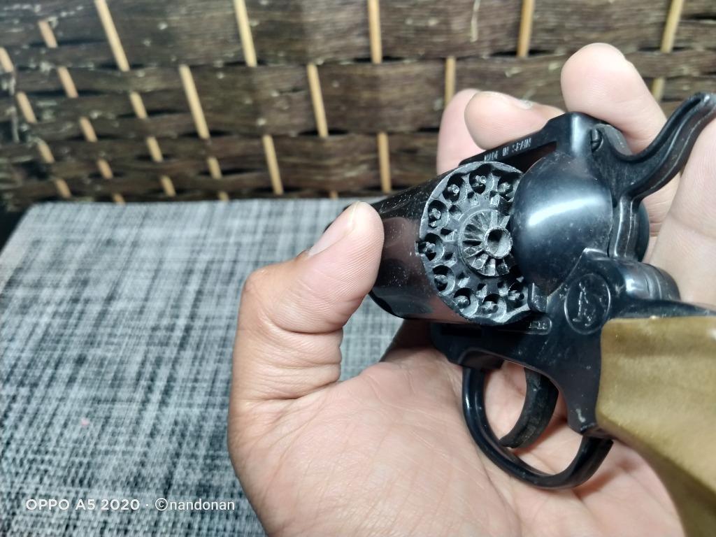 GONHER CAP GUN PISTOL COWBOY REVOLVER 12 SHOTS (BLACK) TOY - MADE IN ...