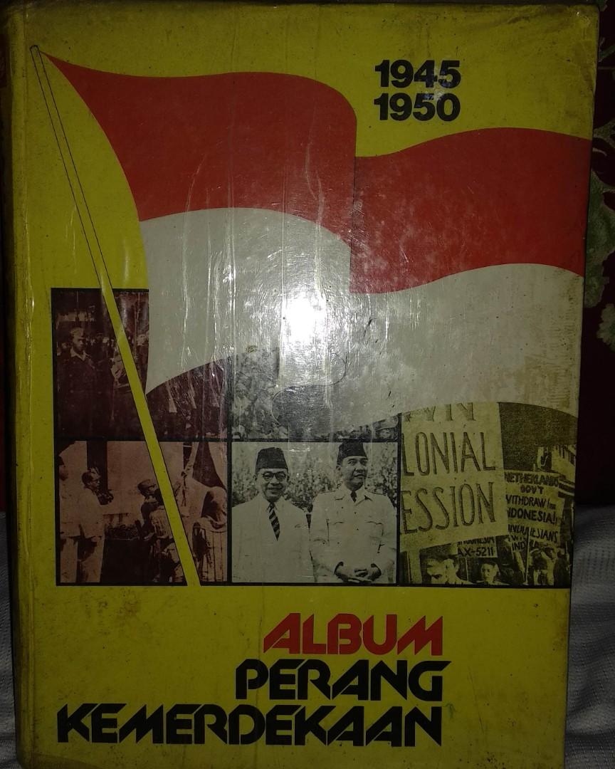 Album Perang Kemerdekaan, Buku & Alat Tulis, Buku di Carousell
