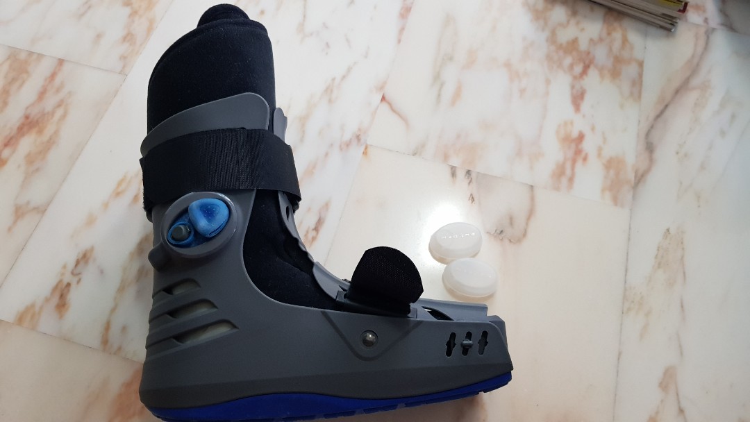 Apollo tall aircast Walker boot, Health & Nutrition, Assistive ...