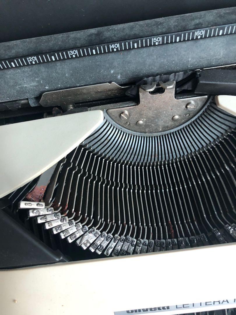 Olivetti Lettera 10 Vintage Typewriter made is Spain 1979, Hobbies ...