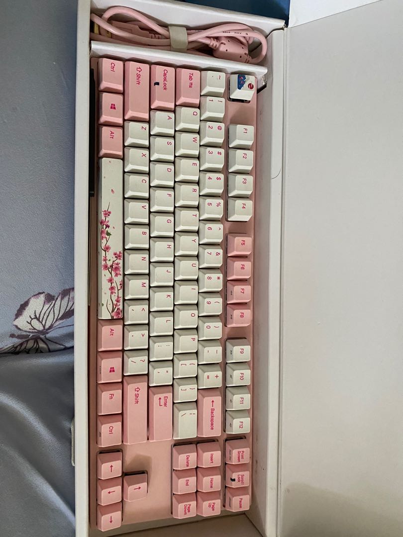 Varmilo 87鍵 櫻花靜音紅軸, 電腦＆科技, 電腦周邊及配件, 電腦鍵盤及相關產品 - Carousell