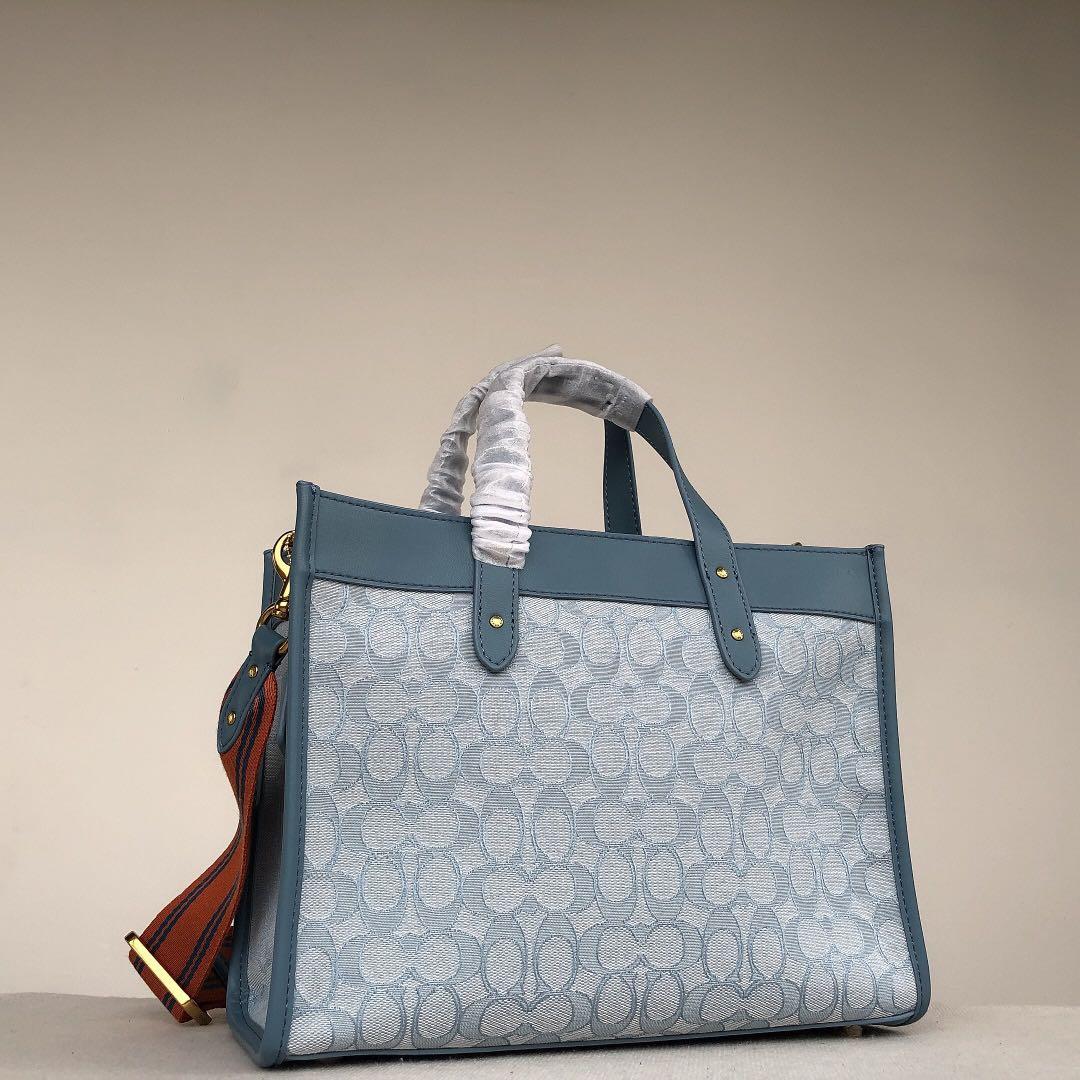 Coach Field Tote 30 in Signature Jacquard, Women's Fashion, Bags ...