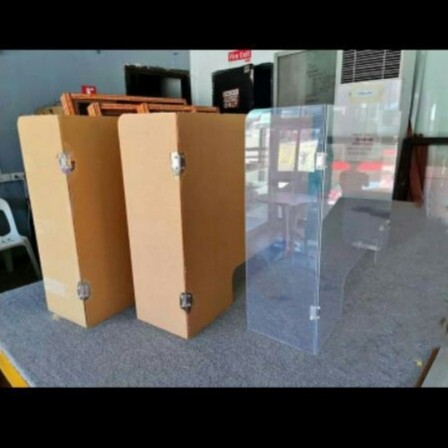 Customized Acrylic table barrier sneeze guard, Health & Nutrition ...