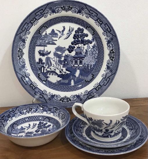 Queen’s Churchill Blue Willow Dinner & Teaset for 4 (20 pcs), Furniture ...
