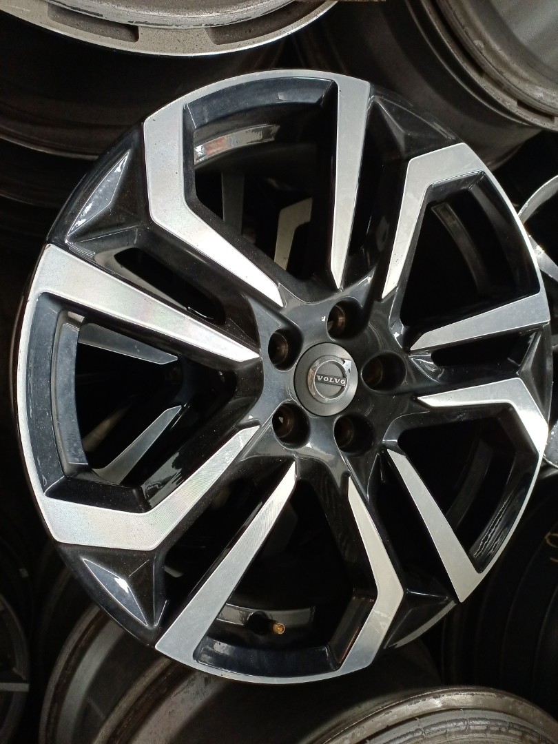 18” Volvo Rim, Car Accessories, Tyres & Rims on Carousell