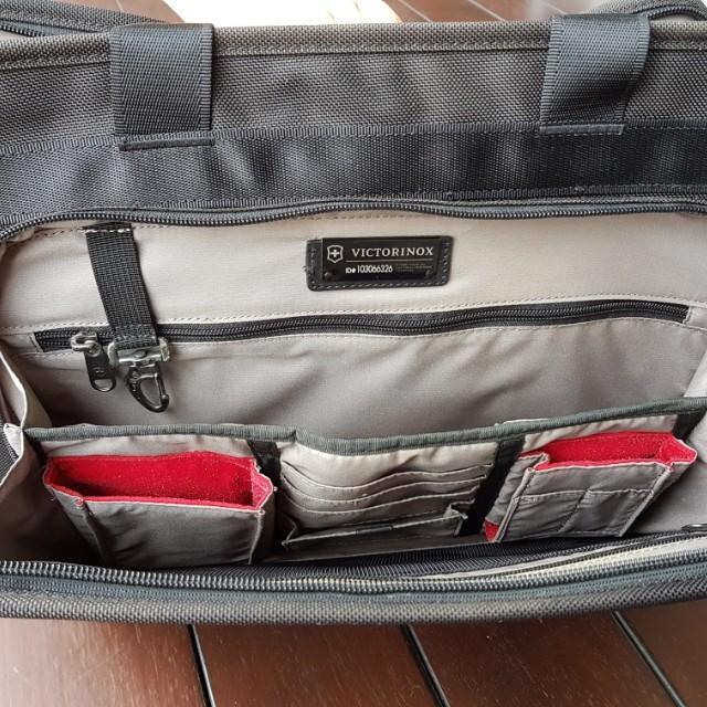 Victorinox Laptop Bag, Men's Fashion, Bags, Briefcases on Carousell