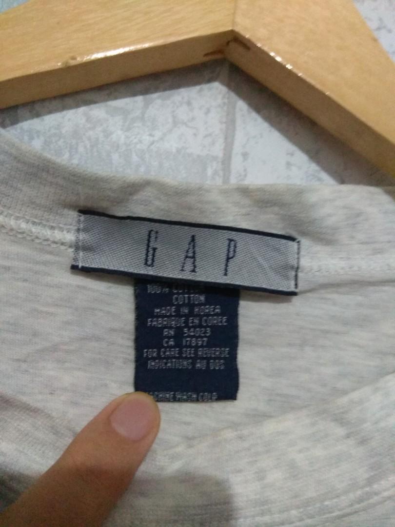 Vintage GAP Big Font Logo, Fesyen Pria, Pakaian , Atasan di Carousell