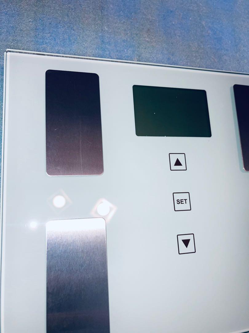 丸隆 IMA-001 脂肪磅 體脂磅 電子磅 IRIS OHYAMA Body Composition Scale, 傢俬＆家居, 浴室、廚房用品配件 - Carousell