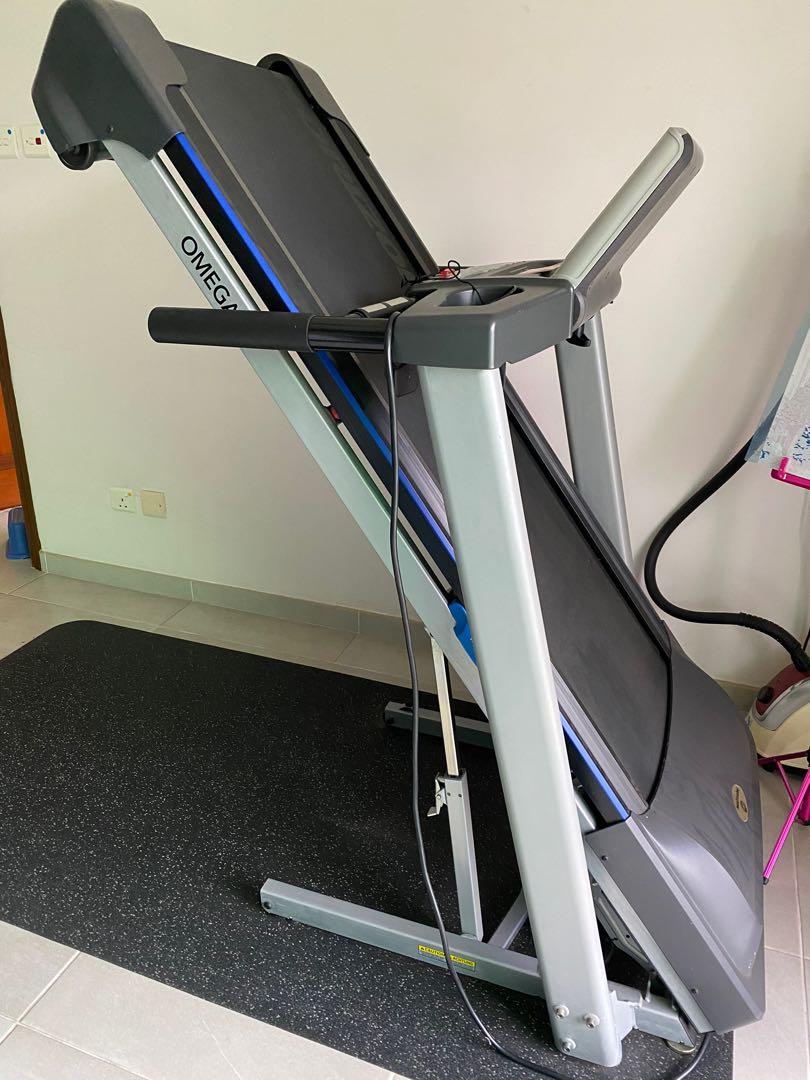 HORIZON Omega2 treadmill (foldable) 專業可摺疊跑步機, 傢俬＆家居, 其他, 家居改善及收納用品 ...
