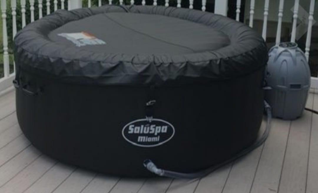 Inflatable Bath / Spa / Jacuzzi for Adults - 71 inch wide / 26 inch ...