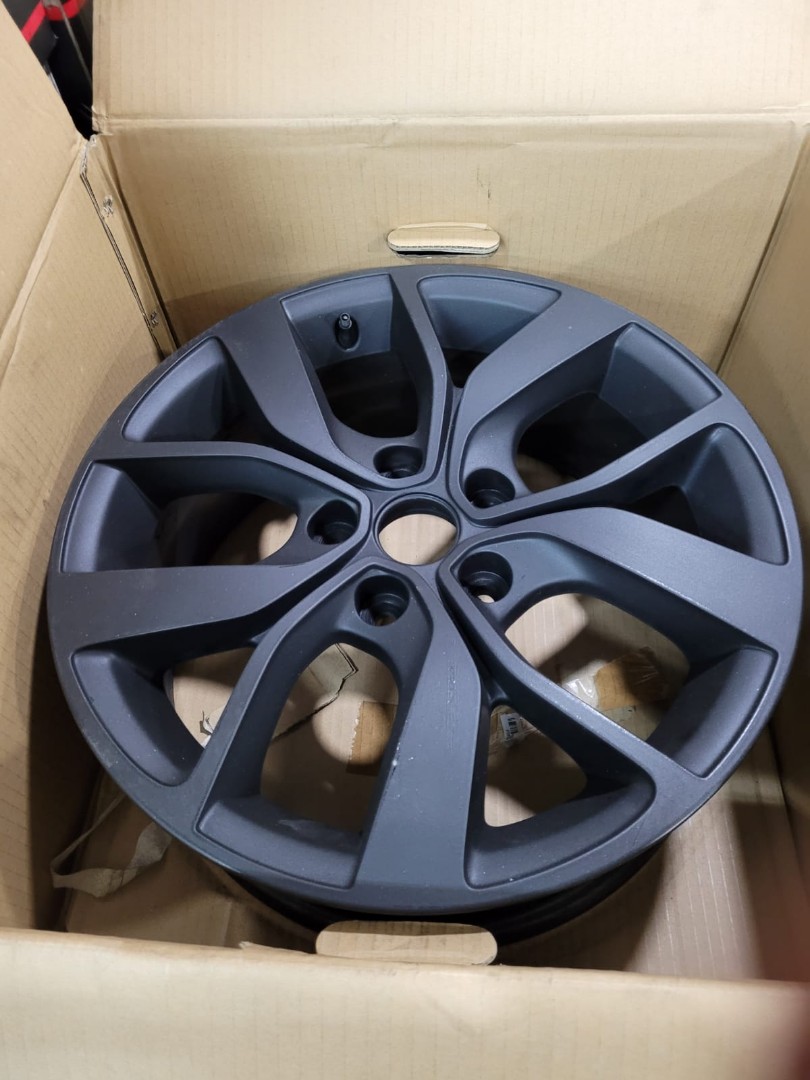 Refurbished 17" Original Renault Megane Rims, Car Accessories, Tyres ...