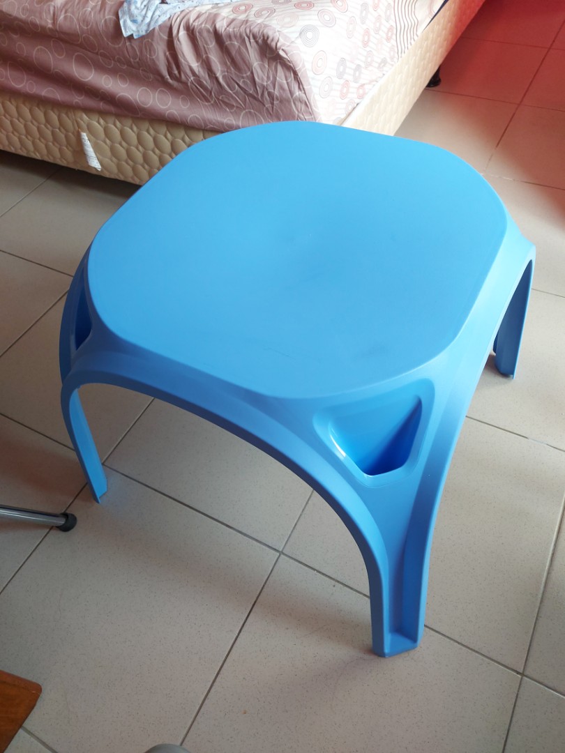 Rubbermaid kids table, Babies & Kids, Baby Nursery & Kids Furniture ...