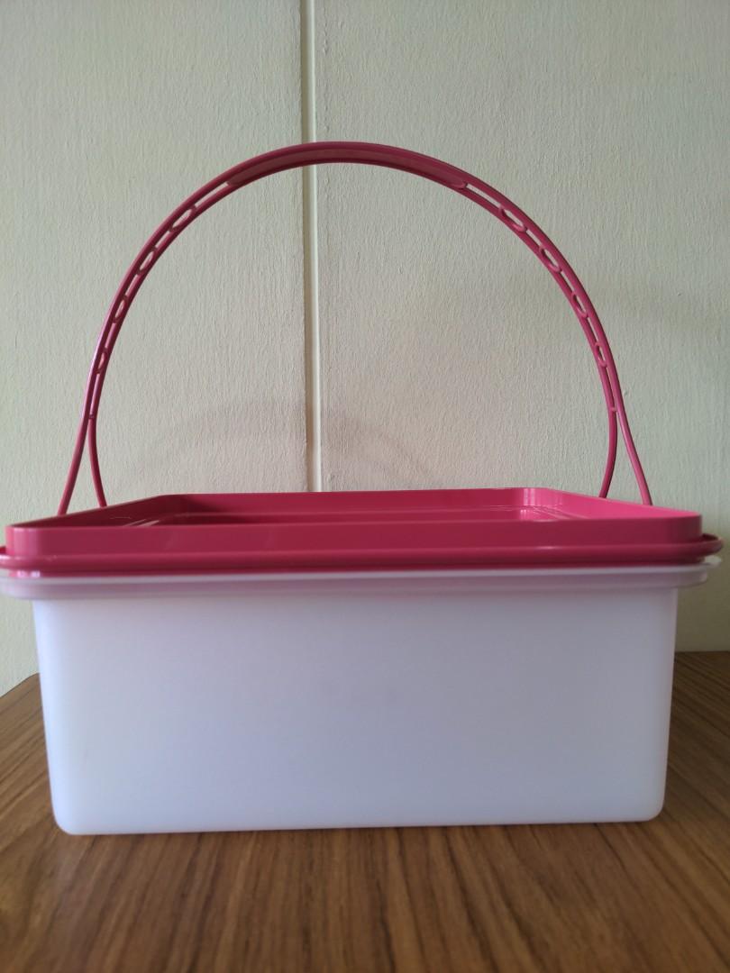 Tupperware cake carrier (square), Furniture & Home Living, Kitchenware ...