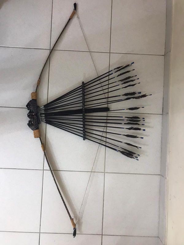 Vintage bow and arrow display set, Hobbies & Toys, Memorabilia ...
