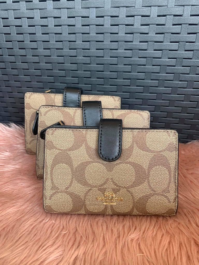 Coach Bi fold, Women's Fashion, Bags & Wallets, Wallets & Card holders ...