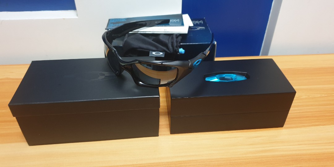 Oakley Pit Boss Tron Edition, Men's Fashion, Watches & Accessories ...