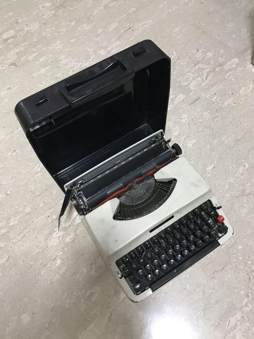 Vintage Manual typewriters, Hobbies & Toys, Memorabilia & Collectibles ...