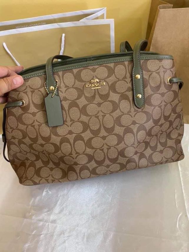 Coach Carry All Tote Bag, Women's Fashion, Bags & Wallets, Shoulder ...