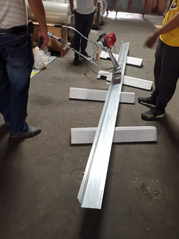 Concrete Screed Honda GX35 Engine brand new, Commercial & Industrial, Construction Tools ...