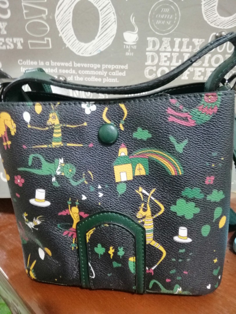 HowRU bag, Women's Fashion, Bags & Wallets, Cross-body Bags on Carousell