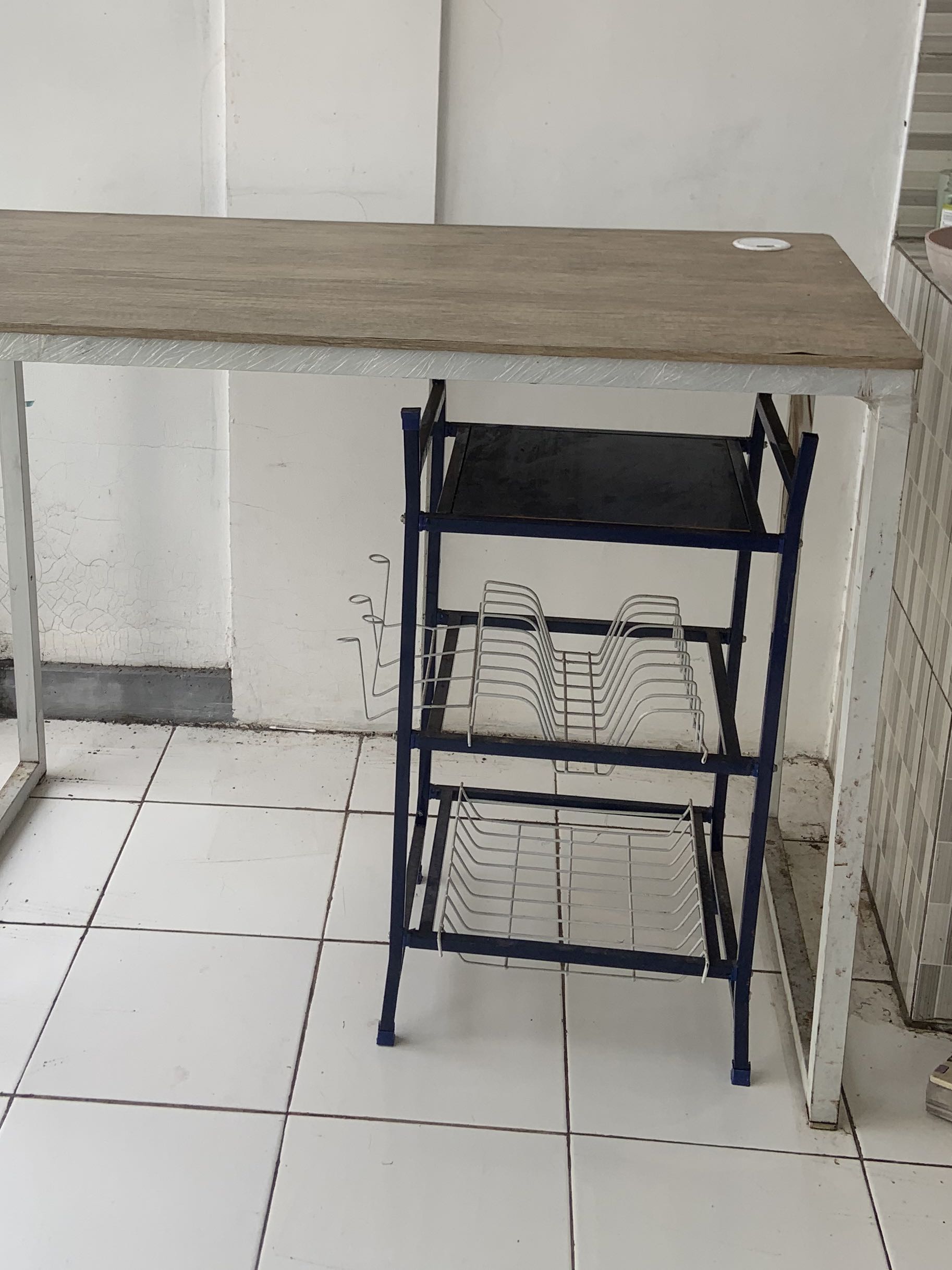 Meja kayu besi & rak cuci piring, Perabotan Rumah di Carousell