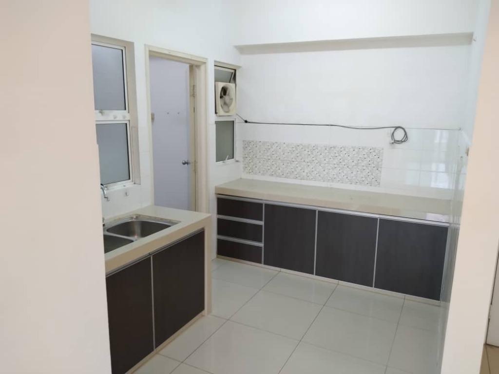 The Zest Condo Bandar Kinrara Puchong (1400sf 2 Car Park, LRT), Property, Rentals on Carousell
