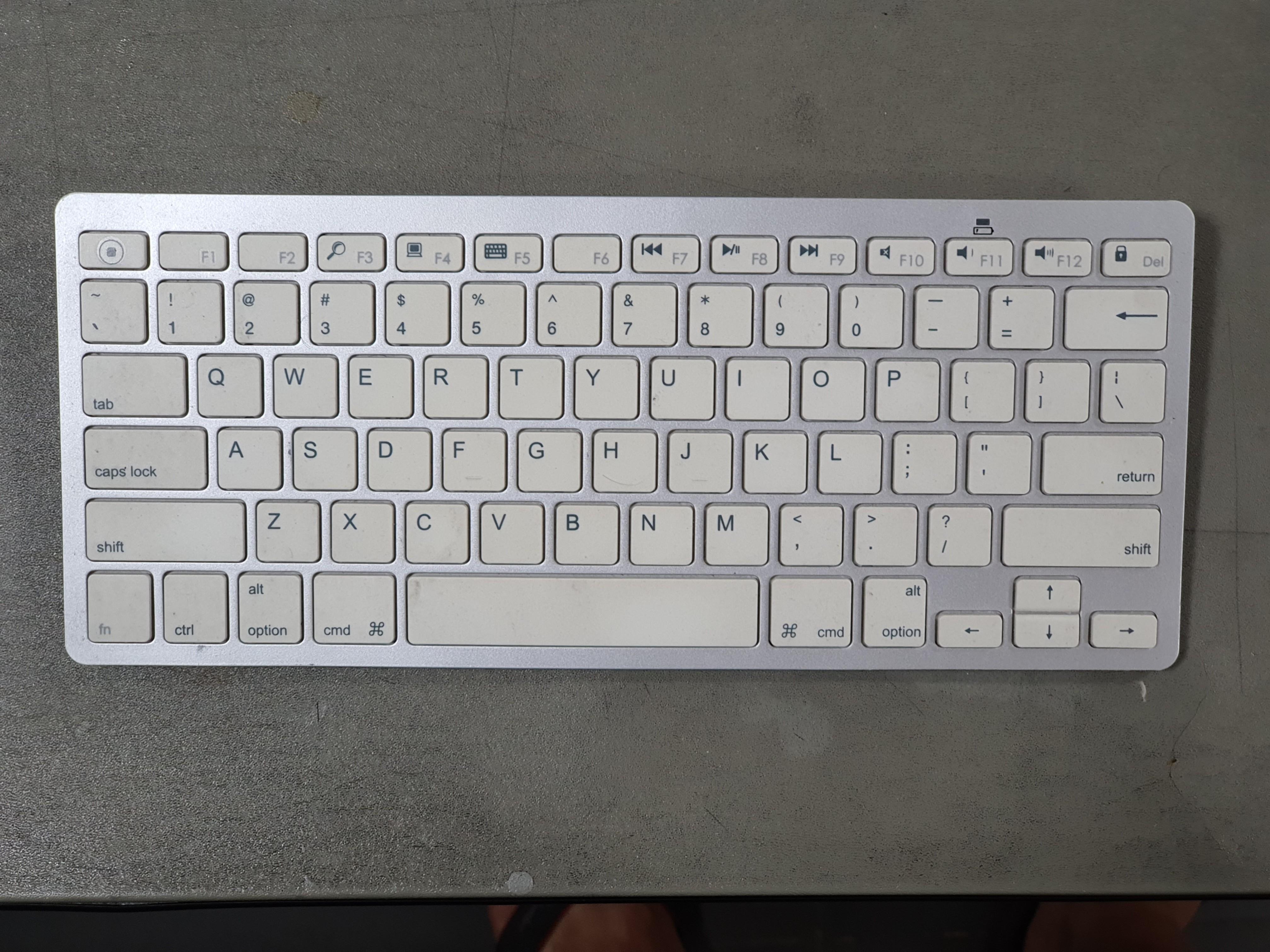 Miniso Bluetooth Keyboard Computers And Tech Parts And Accessories Computer Keyboard On Carousell