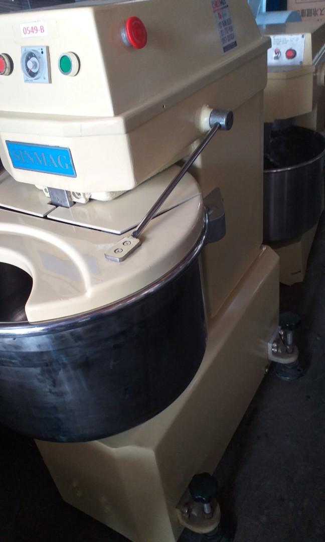 Sinmag Spiral Dough Mixer Half Bagger, TV & Home Appliances, Kitchen ...