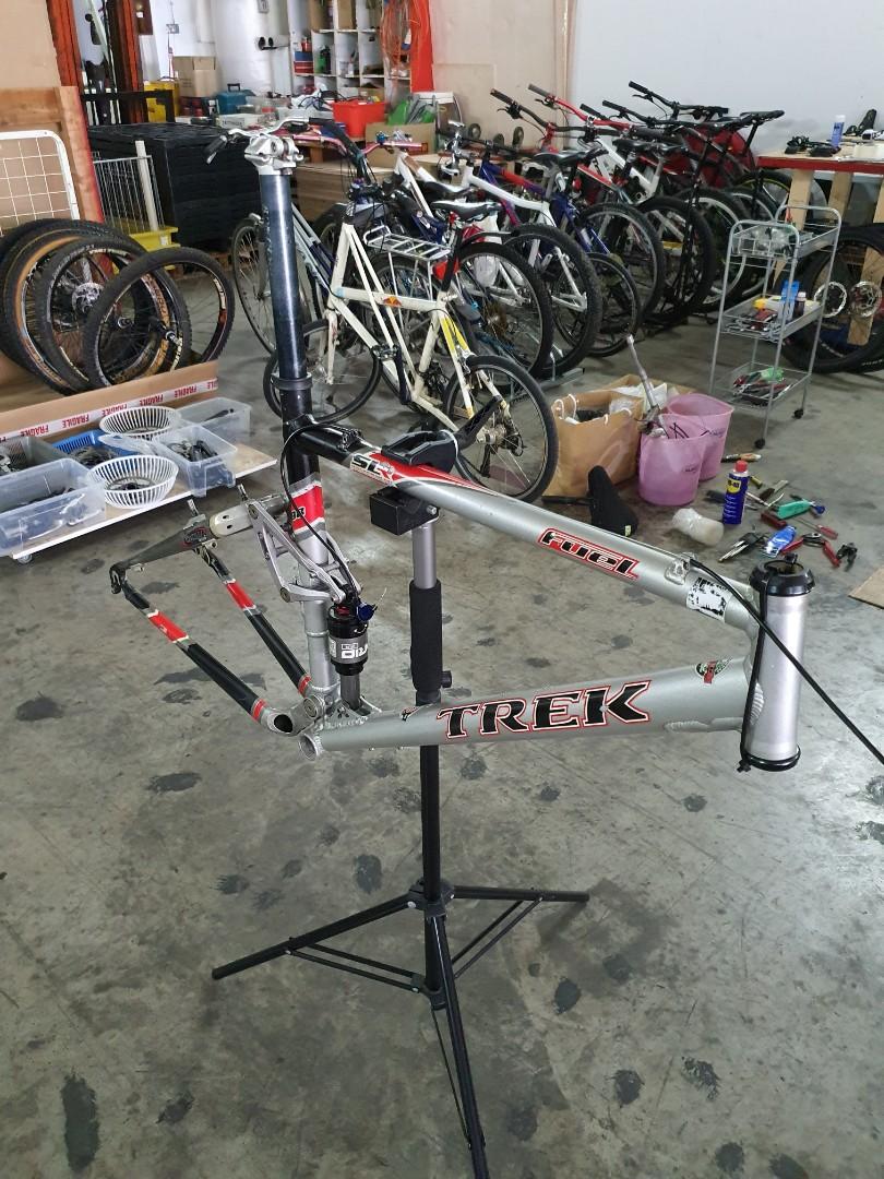 Trek Fuel 98 SLR OCLV - 2003 - 26er Full Suspension Frame - Rockshox ...