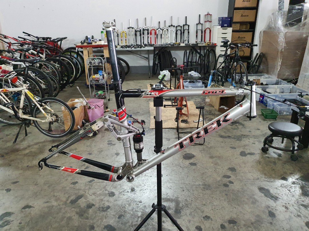 Trek Fuel 98 SLR OCLV - 2003 - 26er Full Suspension Frame - Rockshox ...
