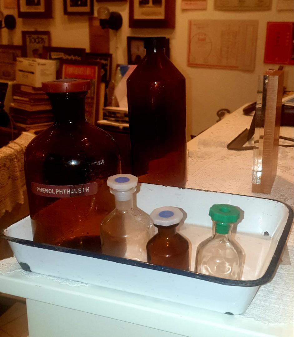 Vintage enamel medical tray (props), Furniture & Home Living ...