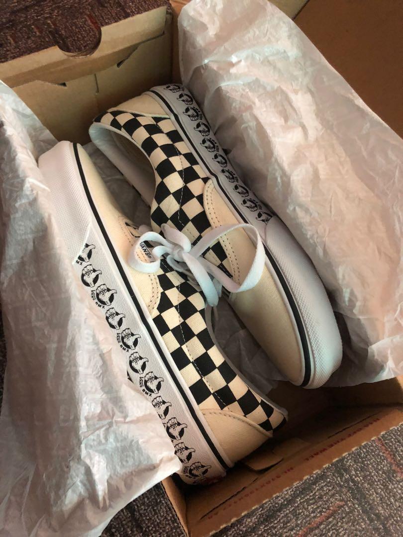 Kasut Vans original butik, Men's Fashion, Footwear, Sneakers on Carousell