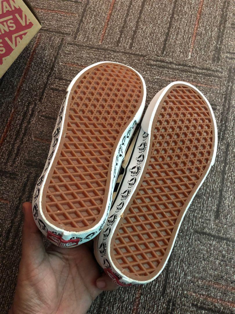 Kasut Vans original butik, Men's Fashion, Footwear, Sneakers on Carousell