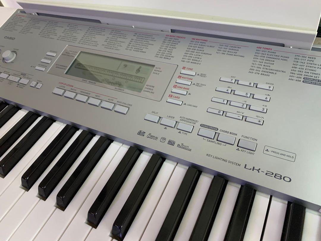Casio 電子琴 LK-280 (包琴袋 + 腳架）, 興趣及遊戲, 音樂樂器 & 配件, 樂器 - Carousell