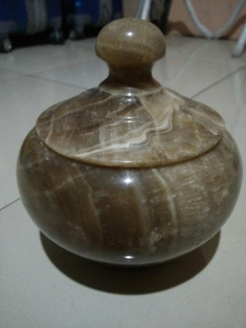 Guci marmer onix, Antik, Furnitur di Carousell