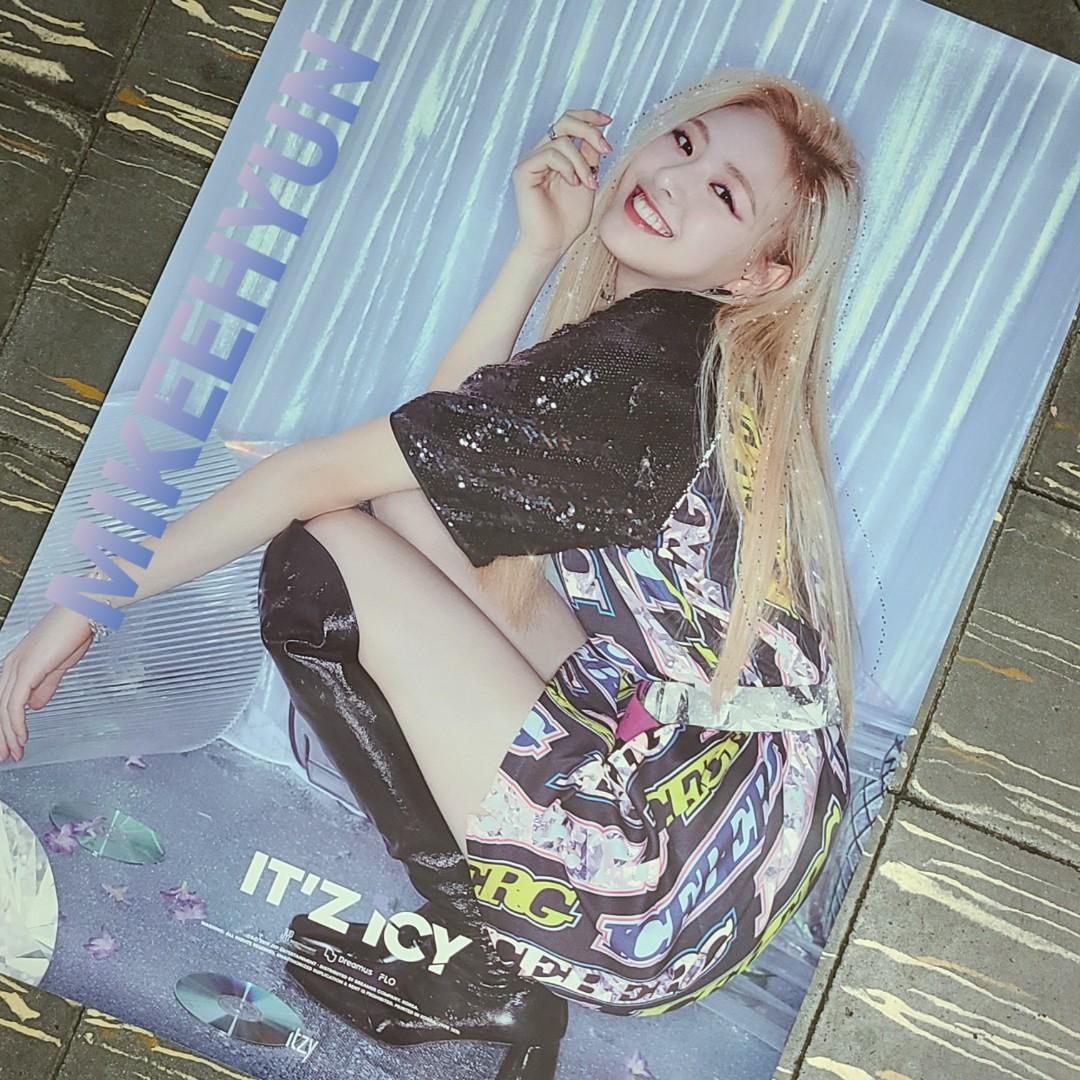 ITZY Chae/Yuna 'IT'z ICY' Official Posters, Hobbies & Toys, Memorabilia & Collectibles, K-Wave ...