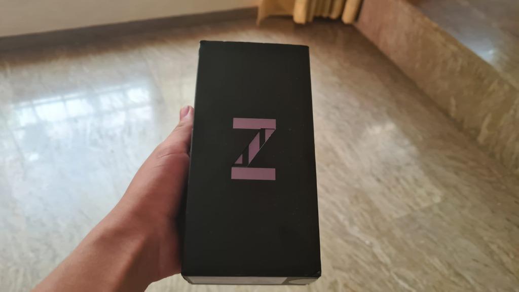 Samsung Galaxy Z Flip (Box + Accessories), Mobile Phones & Gadgets ...