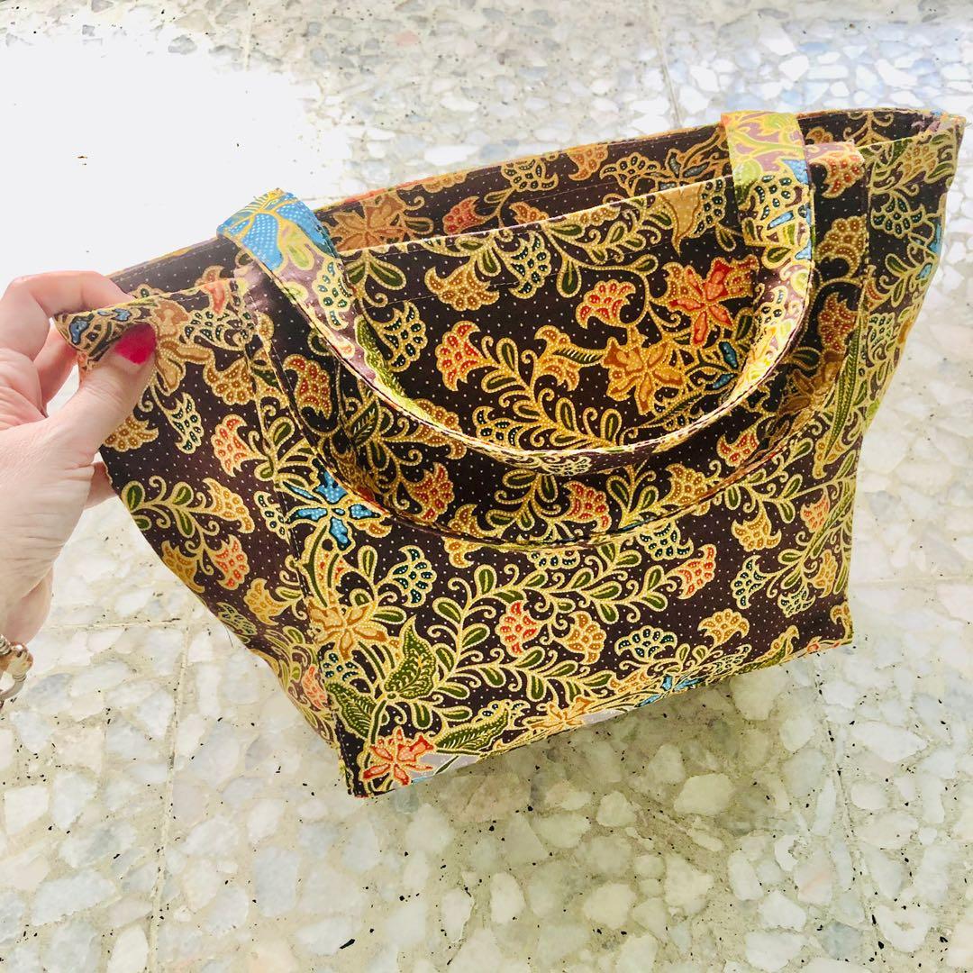 Batik Medium Shopper Bag Handmade in Singapore, Women's Fashion, Bags ...