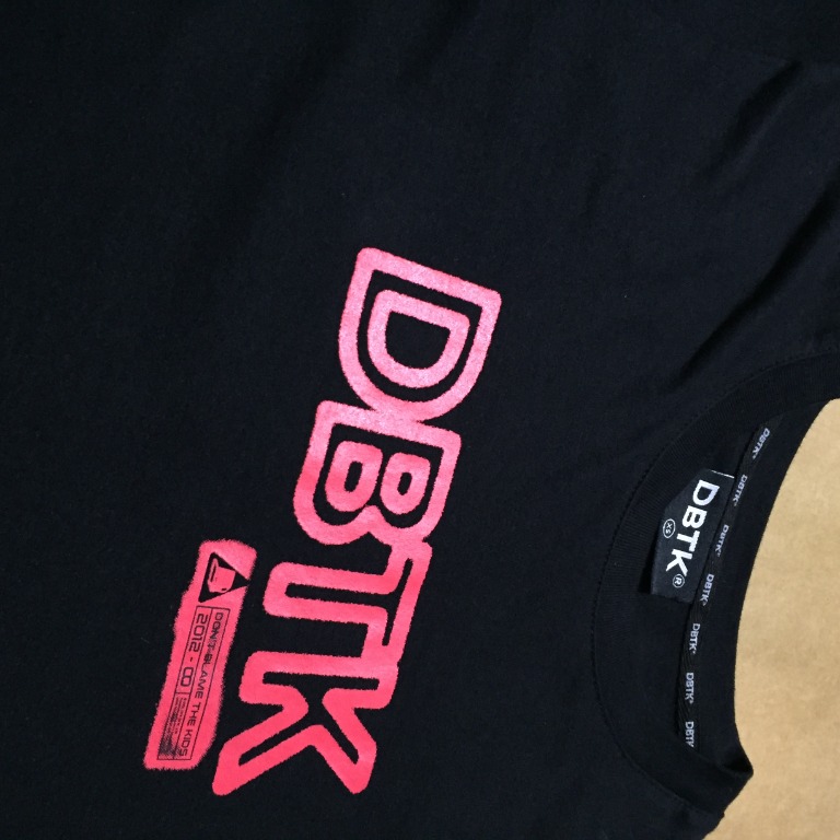 DBTK Air brush script black - XS, Men's Fashion, Tops & Sets, Tshirts ...