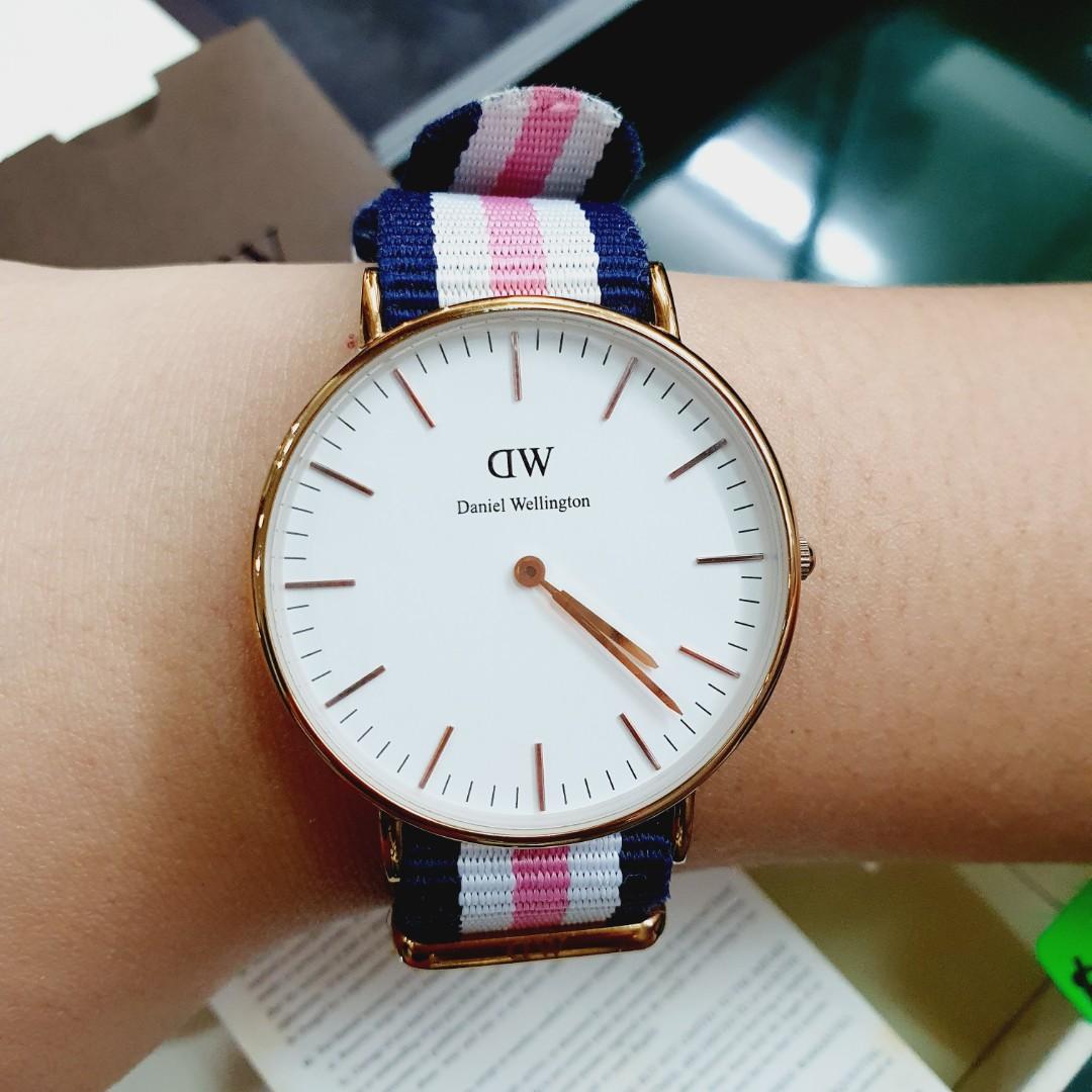 DW Watch Authentic With Certificate and Box, Women's Fashion, Watches ...