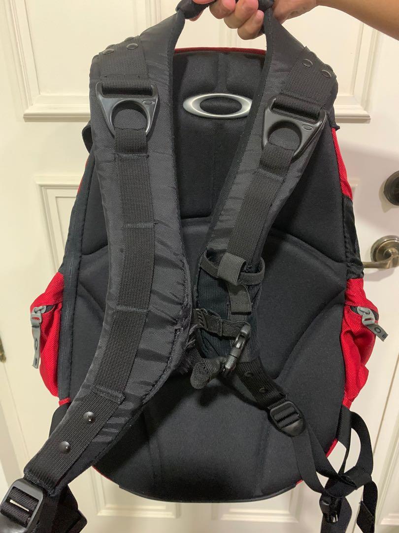 Oakley icon backpack 3.0 (Red), Men's Fashion, Bags, Backpacks on Carousell