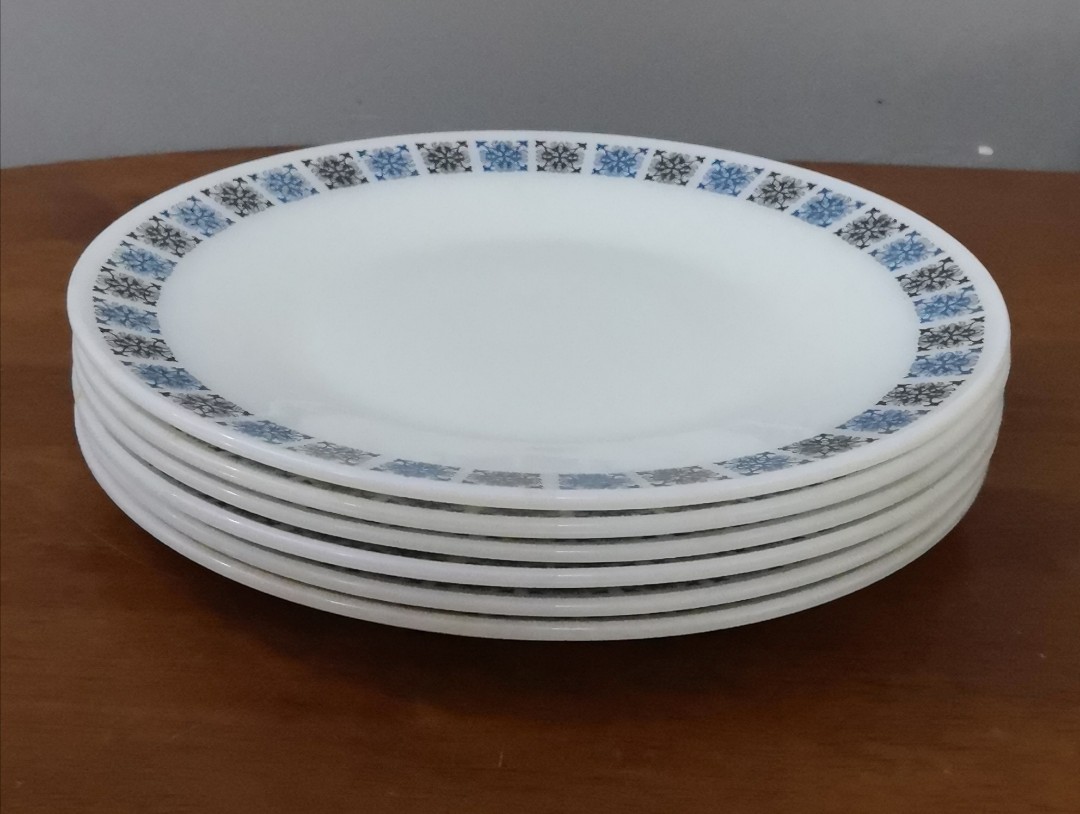 Pyrex chelsea dinner plate 6, Furniture & Home Living, Kitchenware ...