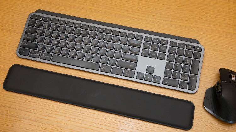Logitech MX Keys with wristrest, Computers & Tech, Parts & Accessories ...