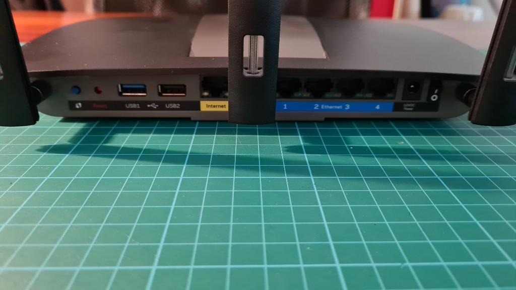 Linksys EA6900 AC1900 Smart Wi-Fi Dual-Band Router, Computers & Tech ...