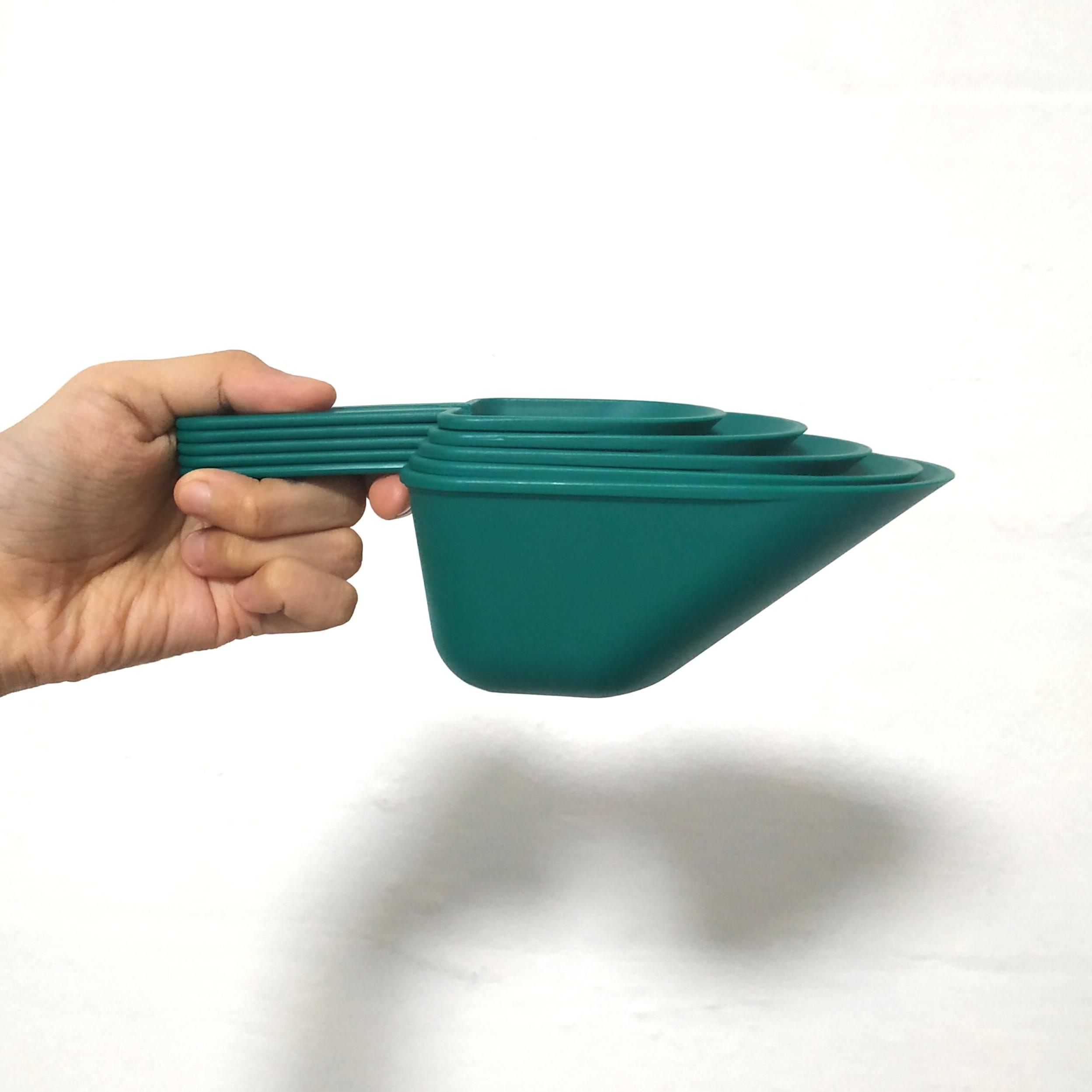 Tupperware 3L Large Mixing Batter Bowl Container with Lid and Measuring ...