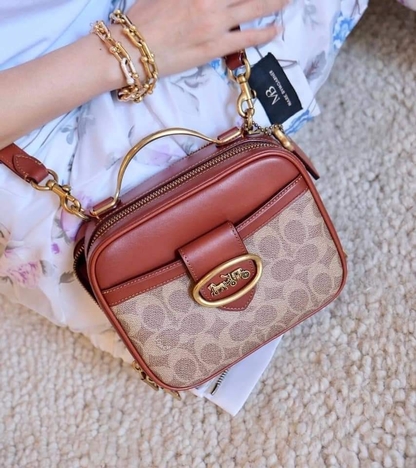 Coach Riley Lunchbox in Signature, Women's Fashion, Bags & Wallets ...